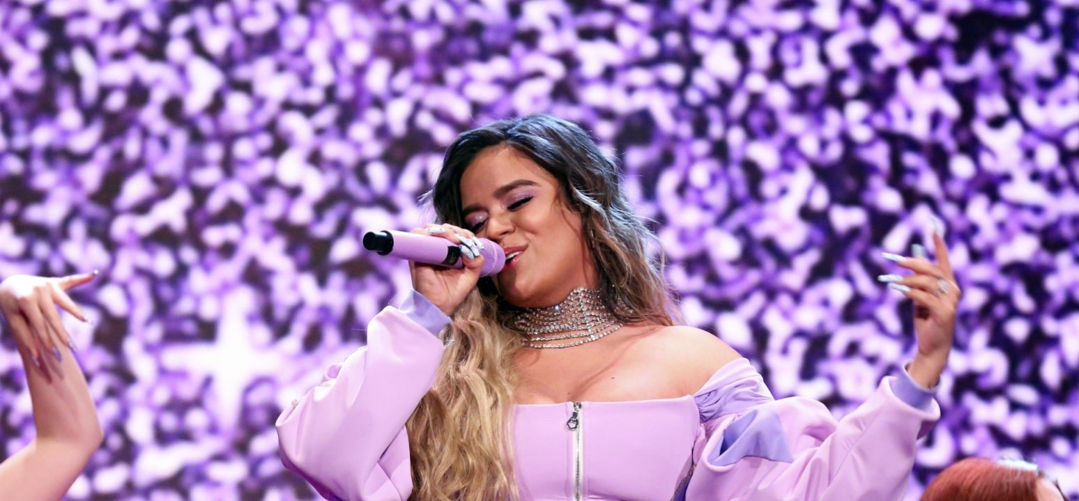 Fans de Karol G llegan desde temprano en el Azteca para el concierto de ...