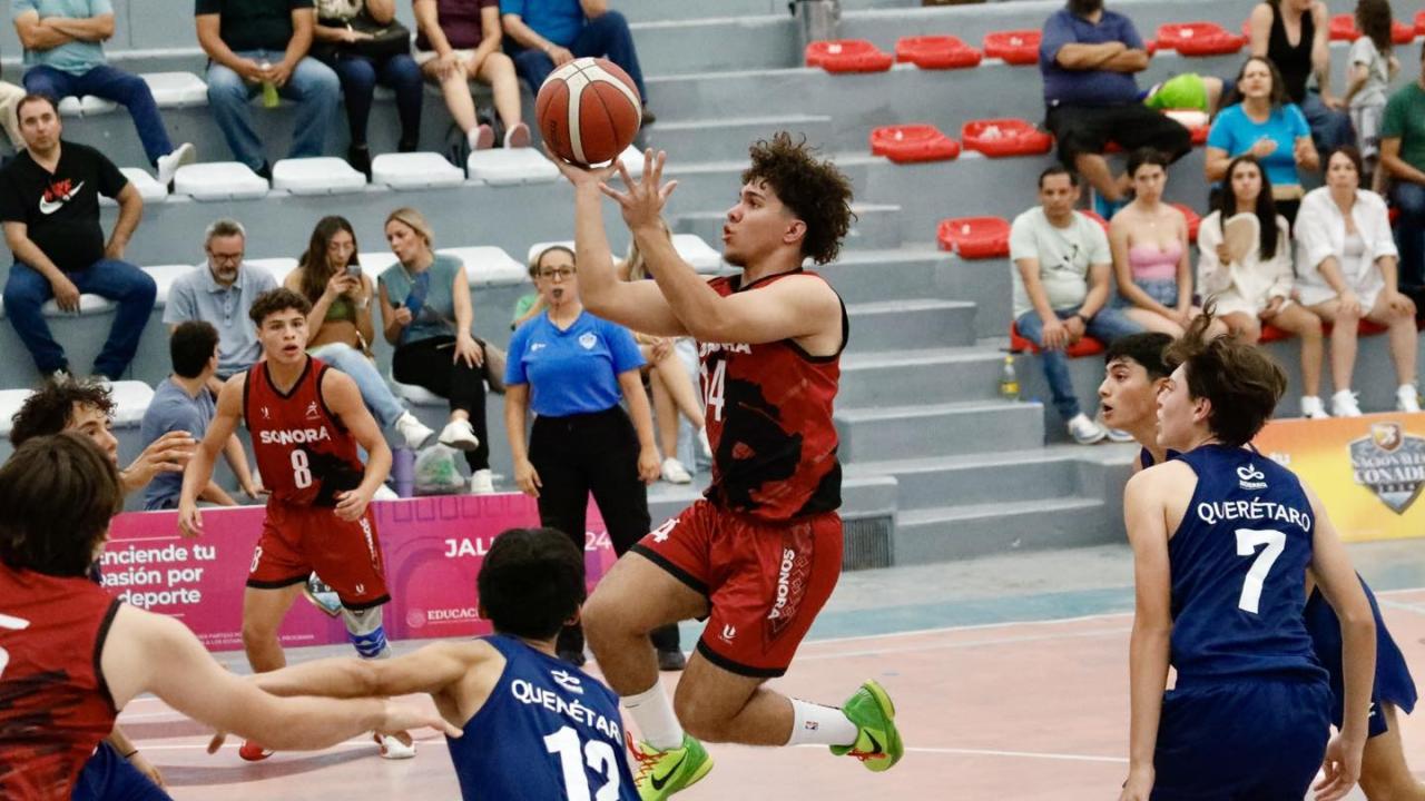 Disputa en partido de baloncesto entre jugadores y público en Sonora ...