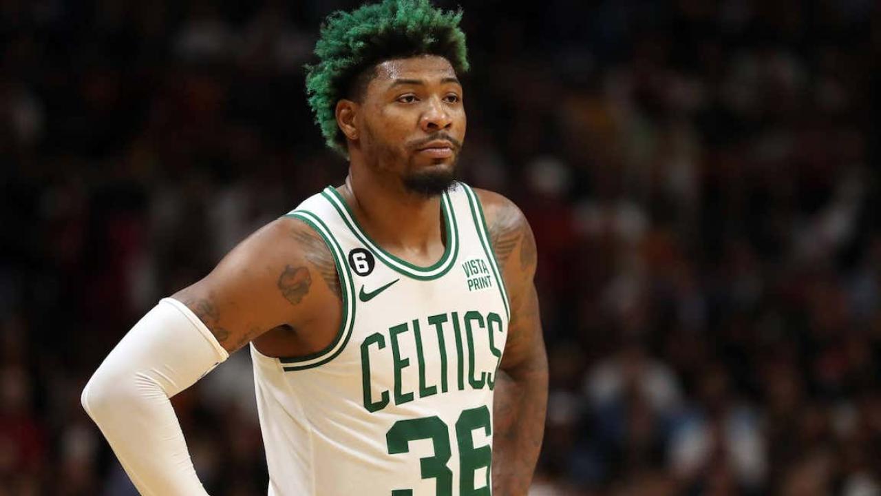 Marcus Smart se enfrenta a un momento incómodo con aficionado durante ...